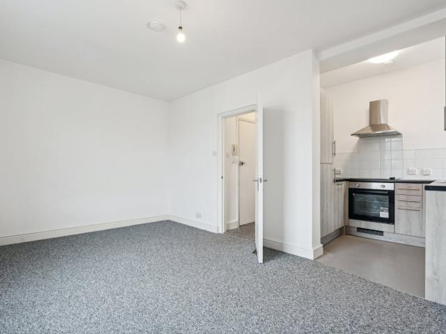 1 bedroom property in Horbury Crescent, London, W11 £1,850 pcm | Chestertons