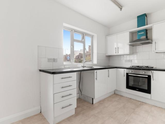 1 bedroom property in Hackney Road, London, E2 £1,800 pcm | Chestertons
