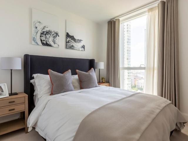 1 bedroom property in Harbour Way, London, E14 £2,750 pcm | Chestertons