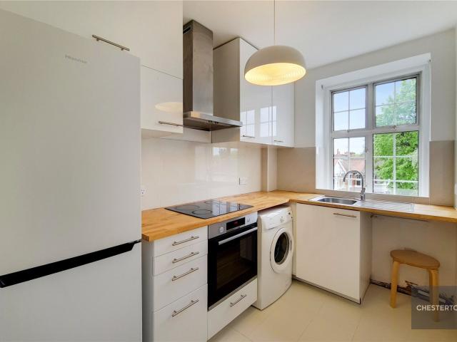 1 bedroom property in Heathfield Court, Heathfield Terrace, Chiswick, London, W4 £2,150 pcm | Chestertons
