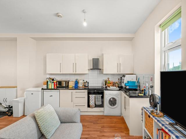 1 bedroom property in High Street, London, W3 £1,700 pcm | Chestertons