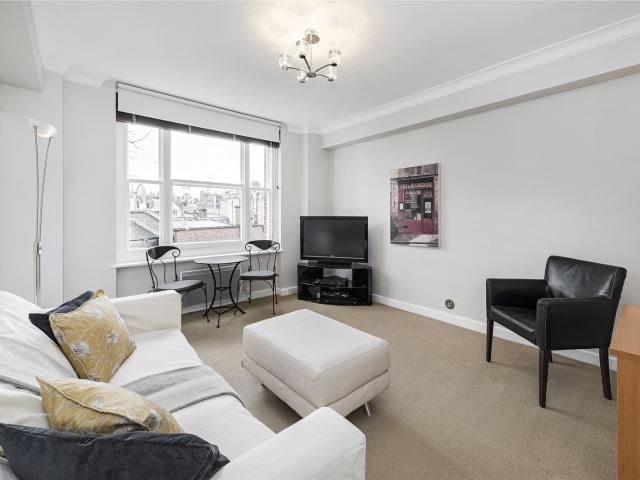 1 bedroom property in Hill Street, Mayfair, London, W1J £3,000 pcm | Chestertons