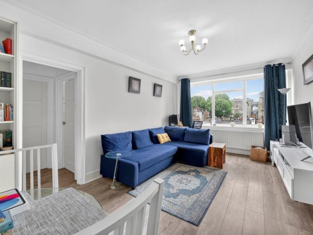 1 bedroom property in Hyde Park Square, London, W2 £2,750 pcm | Chestertons