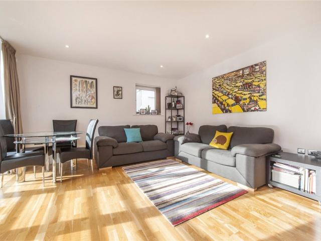 1 bedroom property in Island Apartments, 30 Coleman Fields, London, N1 £2,500 pcm | Chestertons