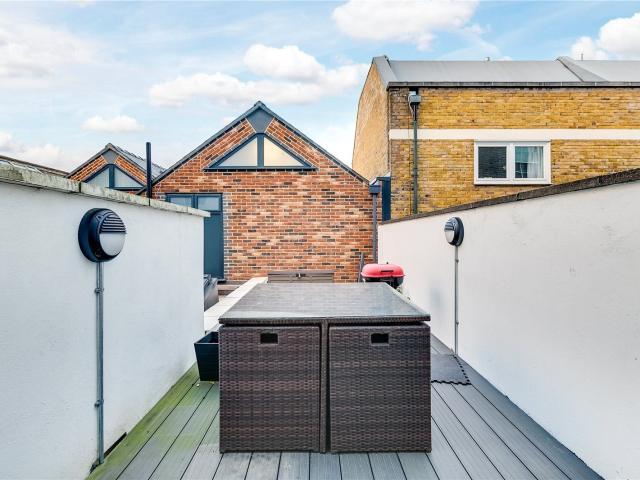 1 bedroom property in Islington Park Street, London, N1 £2,500 pcm | Chestertons