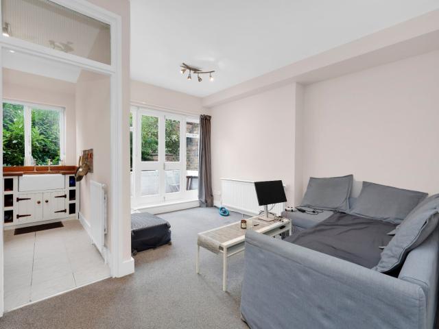 1 bedroom property in Jamestown Road, Camden, London, NW1 £1,800 pcm | Chestertons