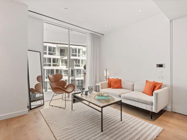 1 bedroom property in Oakley House, 10 Electric Boulevard, London, SW11 £4,000 pcm | Chestertons
