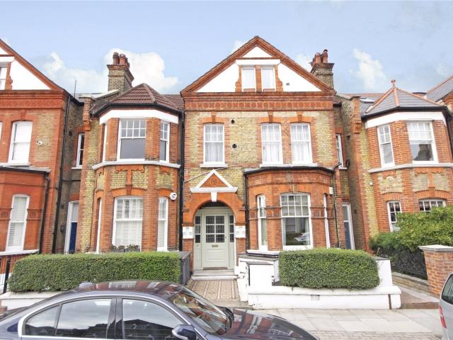 1 bedroom property in Lavender Gardens, London, SW11 £2,100 pcm | Chestertons