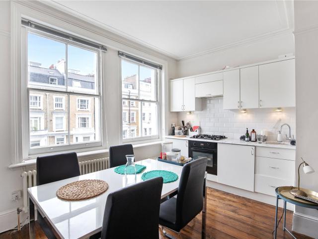 1 bedroom property in Lexham Gardens, Kensington, London, W8 £2,500 pcm | Chestertons