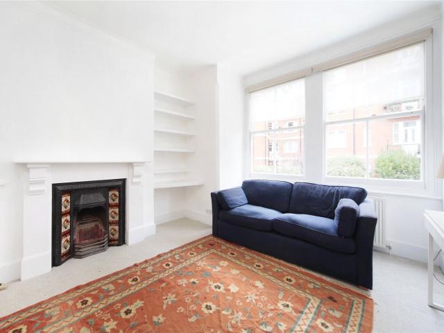 1 bedroom property in Lurline Gardens, Battersea Park, London, SW11 £2,600 pcm | Chestertons