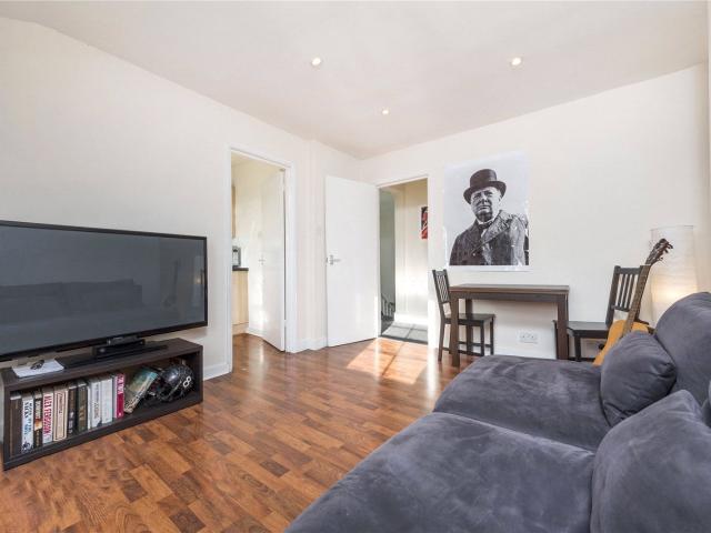 1 bedroom property in Mornington Terrace, Camden, London, NW1 £1,928 pcm | Chestertons