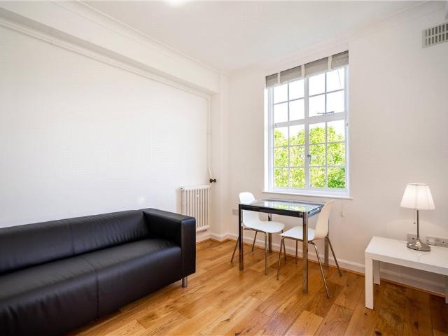 1 bedroom property in Mortimer Court, Abbey Road, St John's Wood, London, NW8 £2,300 pcm | Chestertons