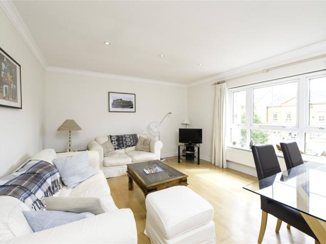 1 bedroom property in Malthouse Drive, Chiswick, London, W4 £2,100 pcm | Chestertons