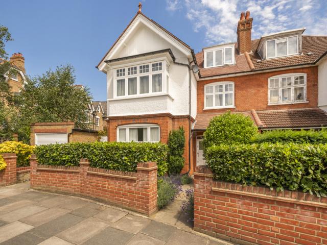 1 bedroom property in Marchmont Road, Richmond, TW10 £2,700 pcm | Chestertons