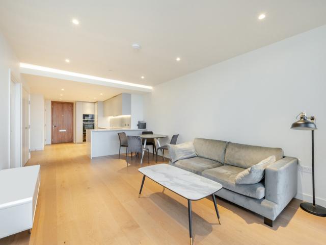 1 bedroom property in Marsh Wall, London, E14 £3,150 pcm | Chestertons