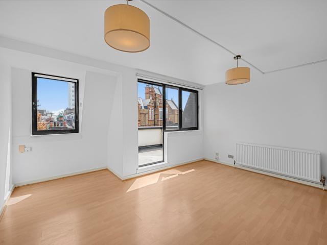 1 bedroom property in Mercer Street, Covent Garden, London, WC2H £2,500 pcm | Chestertons