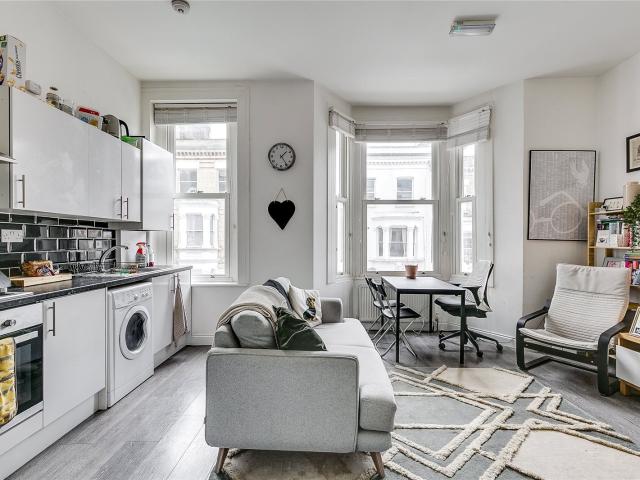 1 bedroom property in Messina Avenue, West Hampstead, London, NW6 £2,000 pcm | Chestertons
