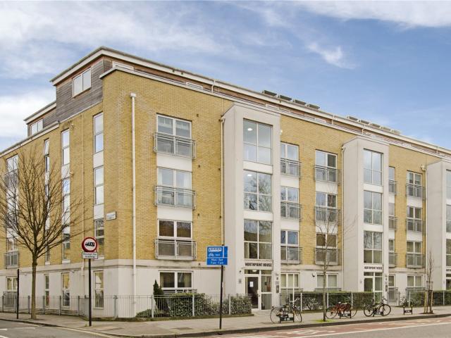 1 bedroom property in Northpoint House, 400 Essex Road, Islington, London, N1 £2,150 pcm | Chestertons