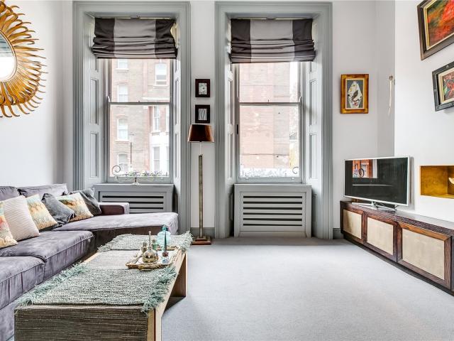 1 bedroom property in Nevern Square, Earls Court, London, SW5 £3,000 pcm | Chestertons