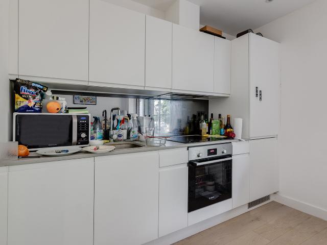 1 bedroom property in New Apex Court, 47 Grange Walk, London, SE1 £2,000 pcm | Chestertons