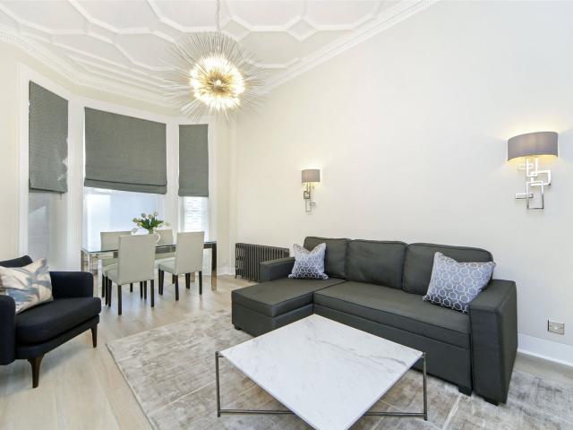 1 bedroom property in Sloane Gardens, London, SW1W £4,116 pcm | Chestertons