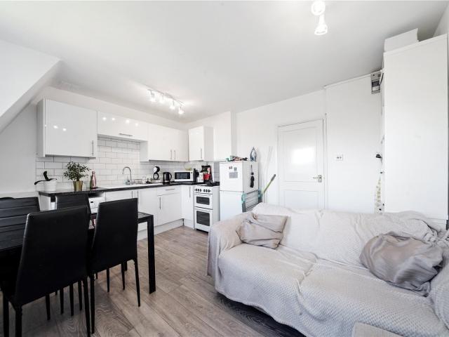1 bedroom property in St Ann's Hill, Wandsworth, London, SW18 £1,750 pcm | Chestertons