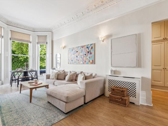 1 bedroom property in Stanhope Gardens, South Kensington, London, SW7 £3,500 pcm | Chestertons