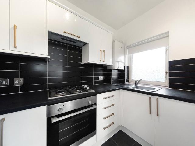 1 bedroom property in Sutton Court Road, London, W4 £1,525 pcm | Chestertons