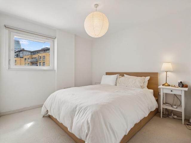 1 bedroom property in Point Pleasant, London, SW18 £2,350 pcm | Chestertons
