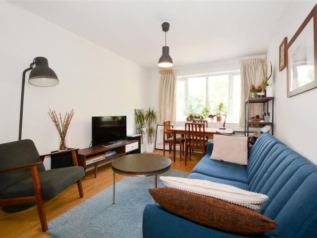 1 bedroom property in Pages Walk, London0, SE1 £1,800 pcm | Chestertons