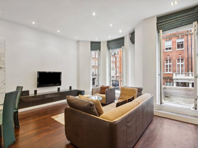 1 bedroom property in Park Street, London, W1K £5,000 pcm | Chestertons