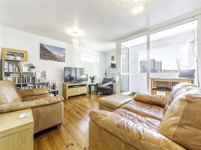 1 bedroom property in Petticoat Tower, Petticoat Square, London, E1 £1,850 pcm | Chestertons