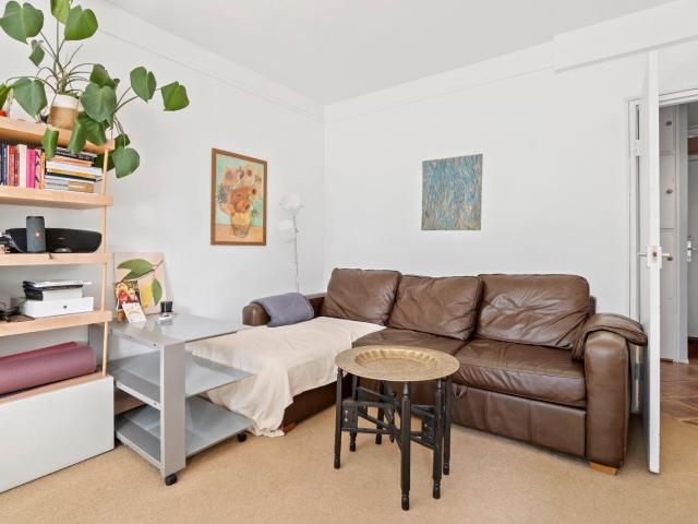 1 bedroom property in Priory Green Estate, Islington, London, N1 £2,200 pcm | Chestertons