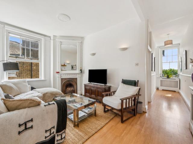1 bedroom property in Primrose Mansions, Prince Of Wales Drive, Battersea, London, SW11 £2,200 pcm | Chestertons