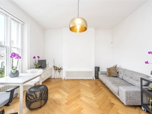 1 bedroom property in Prince of Wales Road, London, NW5 £2,500 pcm | Chestertons