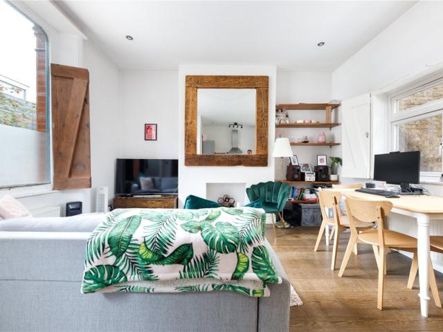 1 bedroom property in Prince Alfred Mansions, Barnsbury, Islington, London, N1 £2,500 pcm | Chestertons