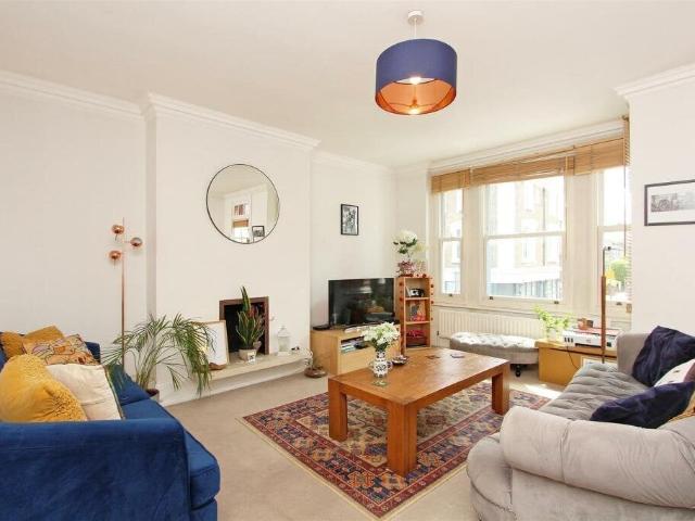 1 bedroom property in Putney Bridge Road, Putney, London, SW15 £2,100 pcm | Chestertons