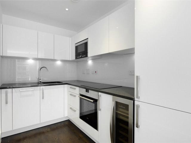 1 bedroom property in Queensland Road, Islington, London, N7 £2,300 pcm | Chestertons