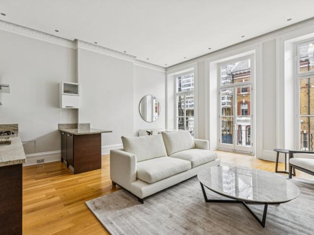 1 bedroom property in Roland Gardens, South Kensington, London, SW7 £4,000 pcm | Chestertons