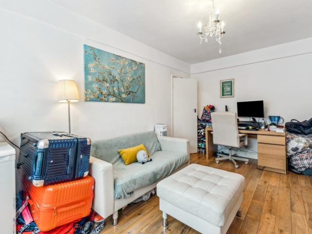 1 bedroom property in Romney Court, Shepherds Bush Green, London, W12 £1,800 pcm | Chestertons