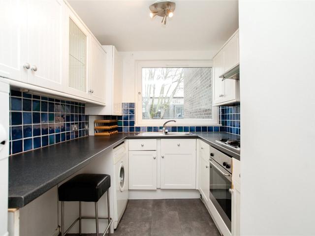1 bedroom property in Raleigh Mews, Angel, London, N1 £2,750 pcm | Chestertons