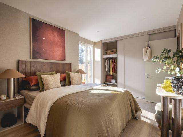 1 bedroom property in Renshaw's Yard, 28 Mill Mead, Staines, TW18 £1,805 pcm | Chestertons