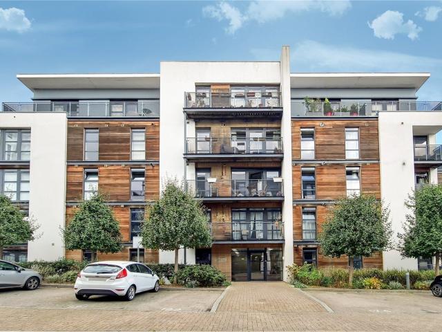 1 bedroom property in Repton House, 20 Scott Avenue, London, SW15 £2,100 pcm | Chestertons