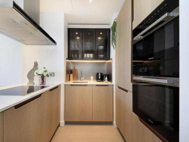 1 bedroom property in River Park Tower, 1 Nine Elms Lane, London, SW8 £5,265 pcm | Chestertons
