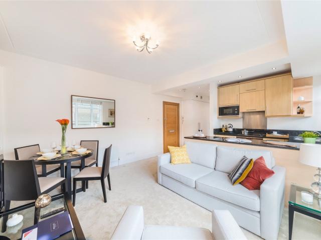 1 bedroom property in Richmond Court, 200 Sloane Street, Knightsbridge, London, SW1X £4,333 pcm | Chestertons