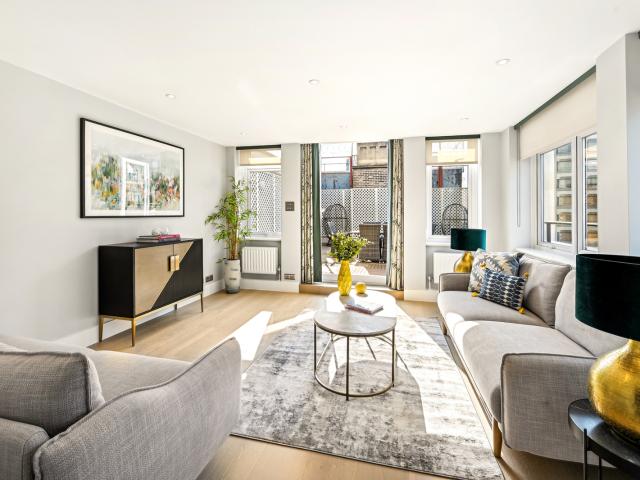 1 bedroom property in Richmond Court, 200 Sloane Street, Knightsbridge, London, SW1X £8,233 pcm | Chestertons