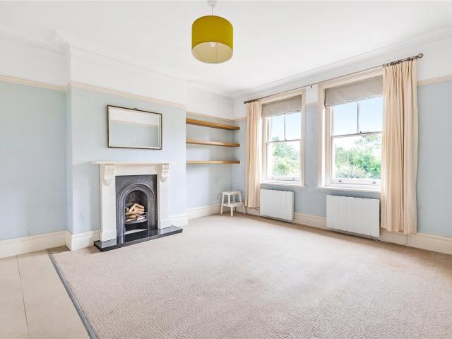 1 bedroom property in Richmond Road, Kingston upon Thames, KT2 £1,600 pcm | Chestertons