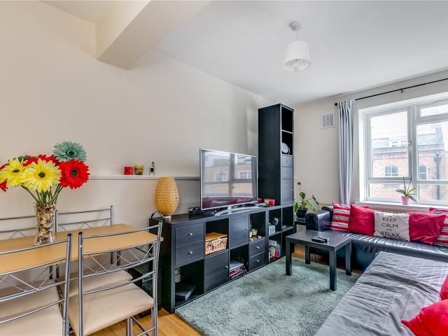 1 bedroom property in Wolsey Mews, Kentish Town, London, NW5 £1,900 pcm | Chestertons