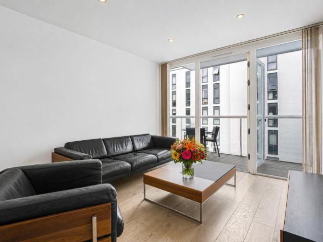 1 bedroom property in Worcester Point, Central Street, London, EC1V £2,600 pcm | Chestertons