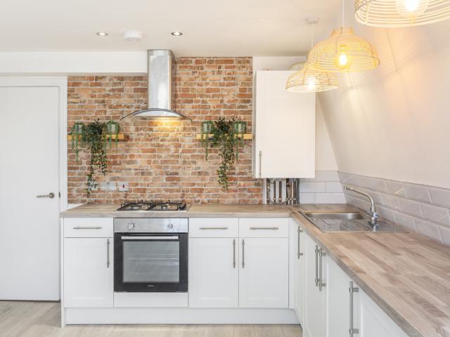 1 bedroom property in Waterloo House, 7 Byron Street, London, E14 £1,850 pcm | Chestertons
